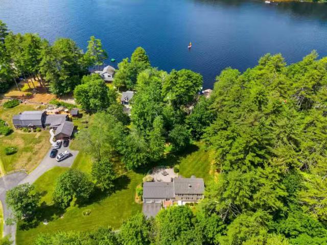 9 LAKE VIEW CT, HILLSBOROUGH, NH 03244 Single Family Residence.