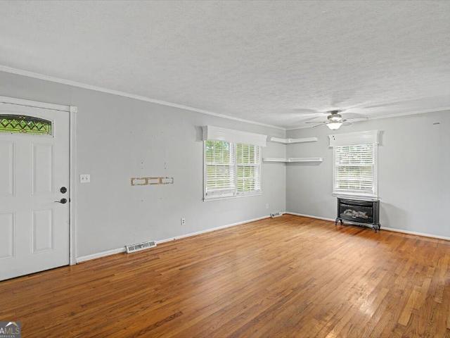9 Lakemoore Drive NE