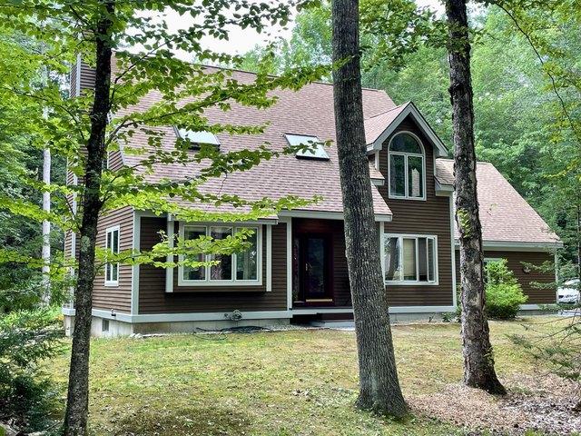 9 Lakeside Dr, Falmouth, ME 04105