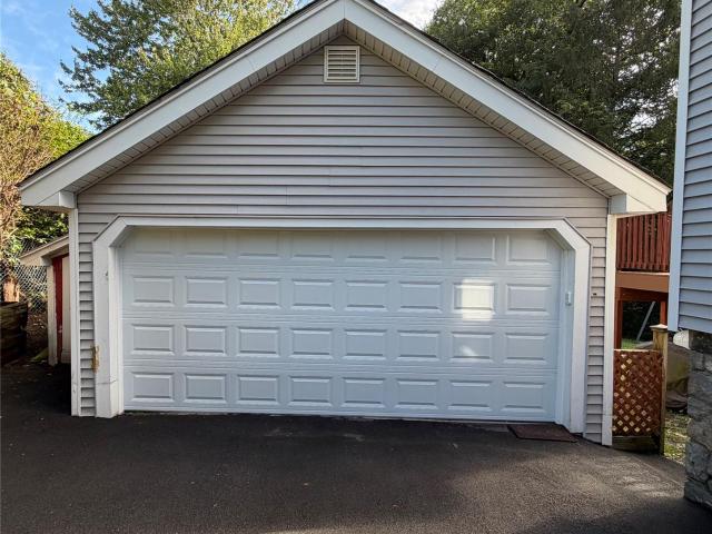 9 Lawrence Drive