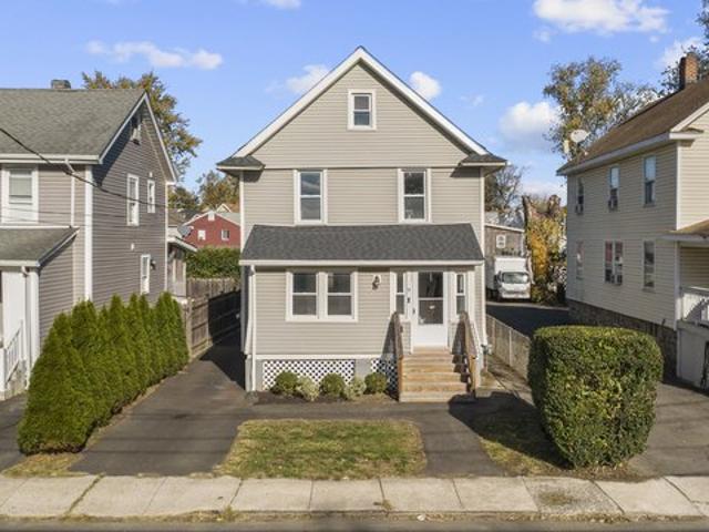 9 Lawrence St, Norwalk, CT 06854