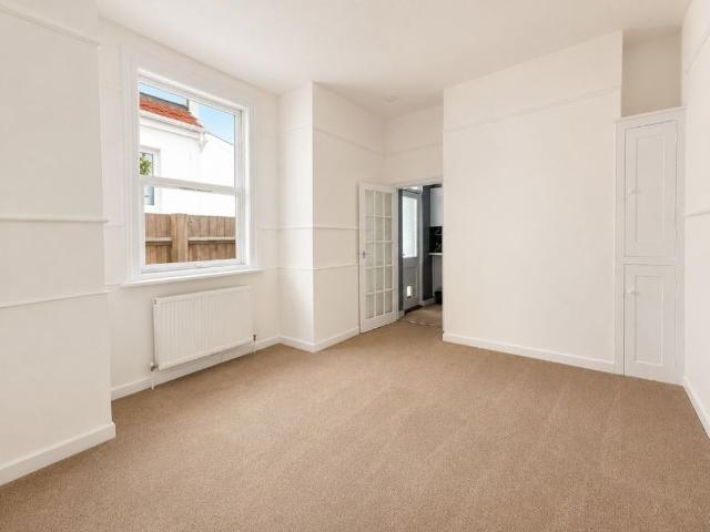 9 Linden Grove, Gosport