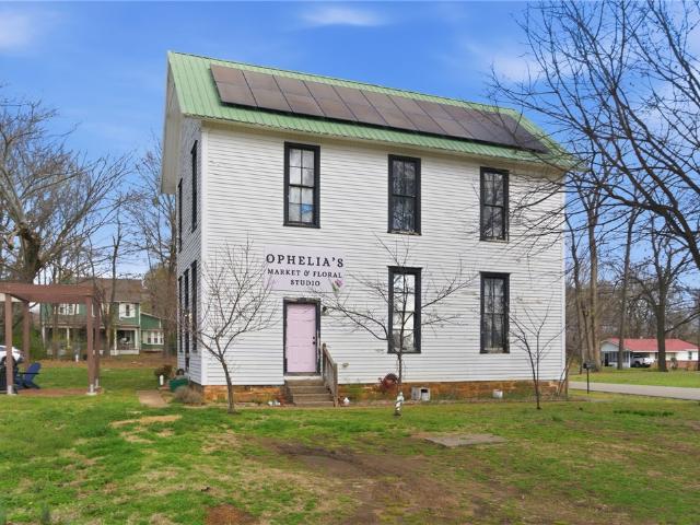 9 Locust Avenue