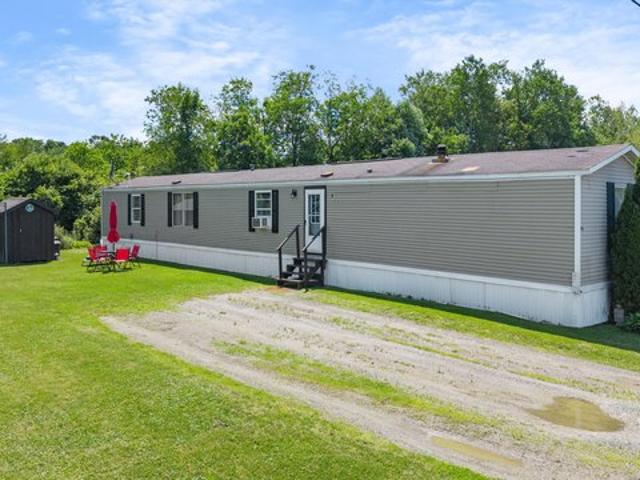 9 Long Ave, Clinton, ME 04927
