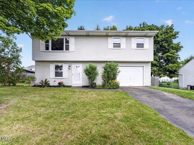 9 Long Ave, Colonie, NY 12110