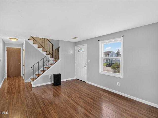 9 Long Avenue