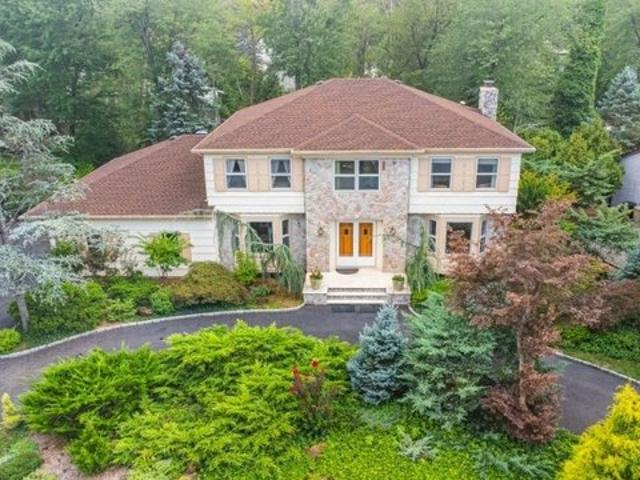 9 Puddingstone Way, Florham Park, NJ 07932