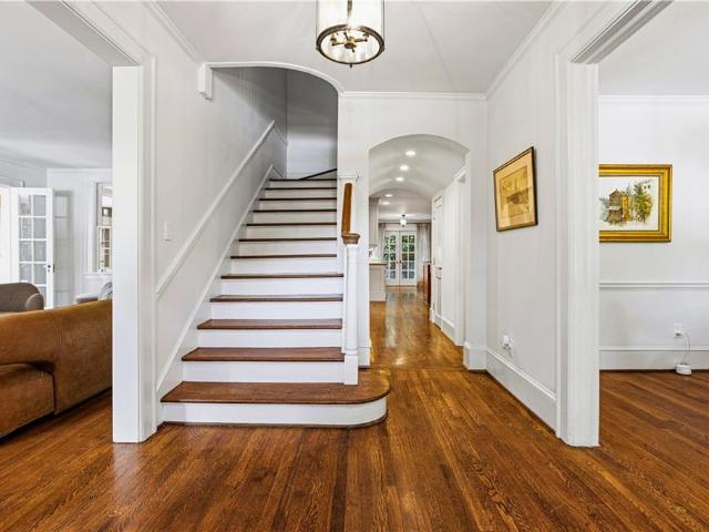 9 Palisades Road NE