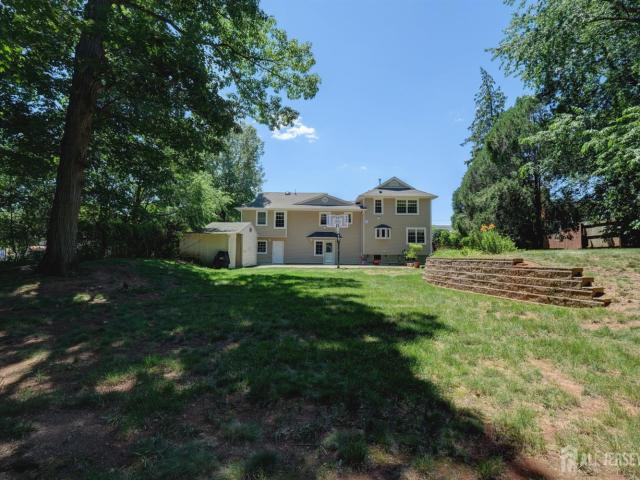 9 Paris Avenue