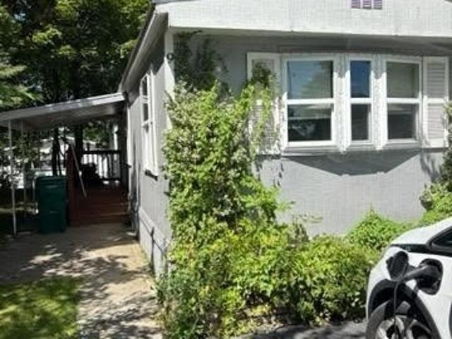 9 Parkview Dr, Avon, NY 14414