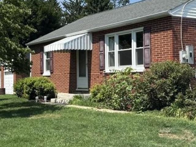 9 Park Circle Dr, Lancaster, PA 17603