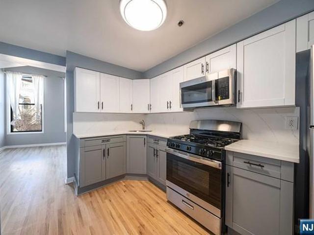 9 Park Avenue # 2A