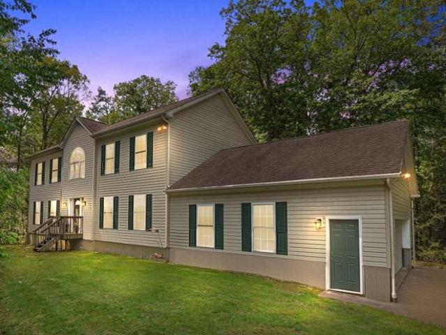 9 Park Pl N, Hyde Park, NY 12538