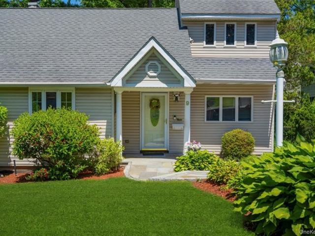 9 Pembrook Dr, Yonkers, NY 10710