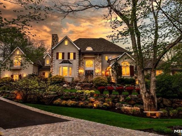 9 Pennbrook Ct, Montville Township, NJ 07005