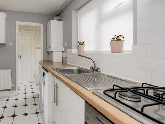 9 Percy Road, London, W12 9BD, United Kingdom | 2 bed apartment for rent #166927485 | Rentberry