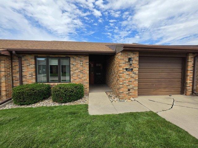 9 Pioneer Ct NW, Orange City, IA 51041