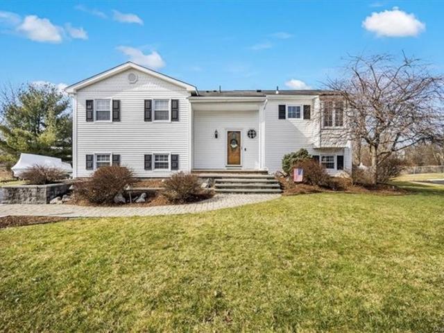 9 Pilgrim Ln, Washingtonville, NY 10992