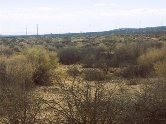 9 Pipeline Rd, Boron, CA 93516