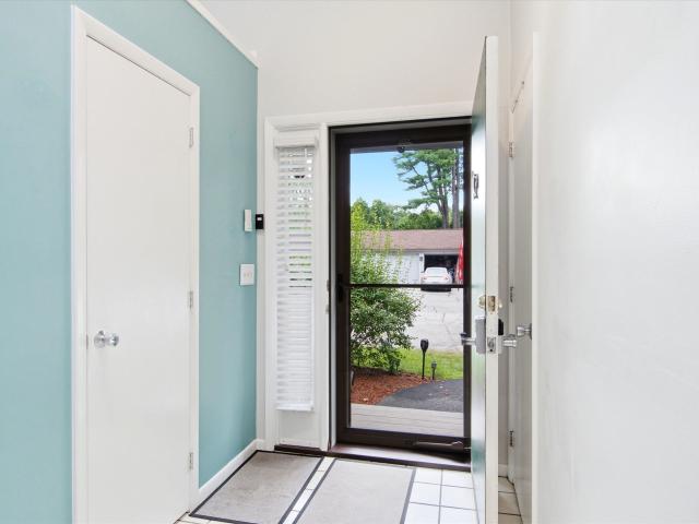 9 Pondview Drive
