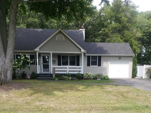 9 Runyon St, Bay Shore, NY 11706