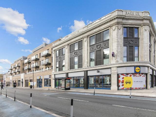9 Raffles Court, 206 Upper Tooting Road SW17, 2 bed flat to rent, £2,500 pcm | PrimeLocation