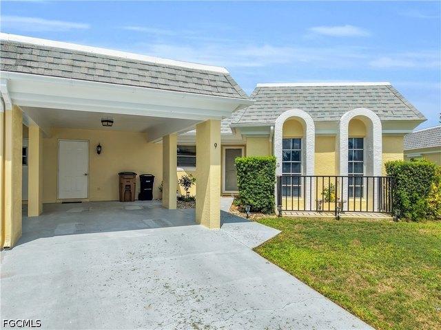 9 Regency Ct, Lehigh Acres, FL 33936