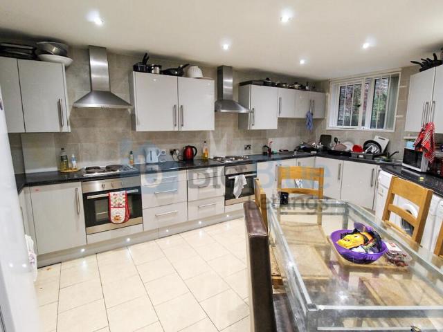 9 Regent Park Terrace, Hyde Park. 9 bed property to rent £5,070 pcm £1,170 pw