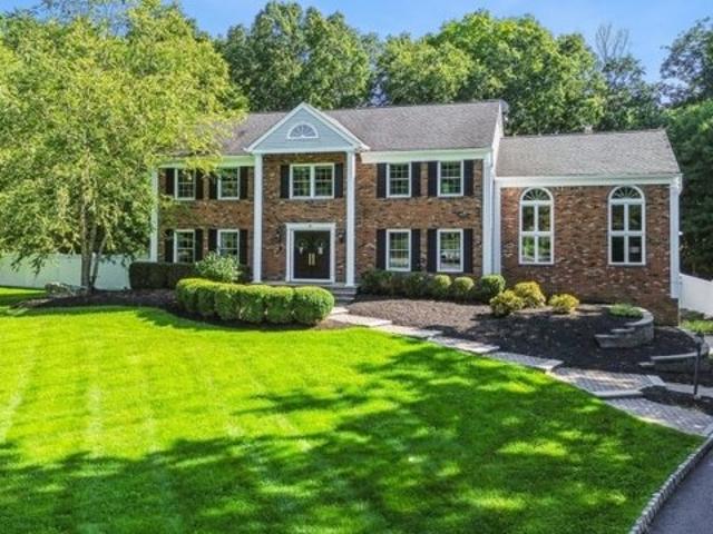 9 Revere Ct, Randolph, NJ 07869