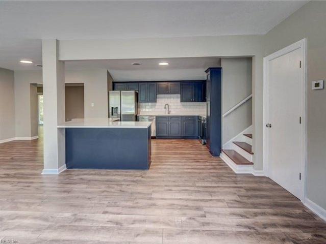 9 Riverdale Dr, Hampton, VA 23666