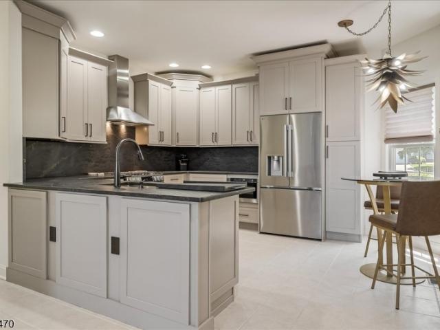 9 Rockhall Ct