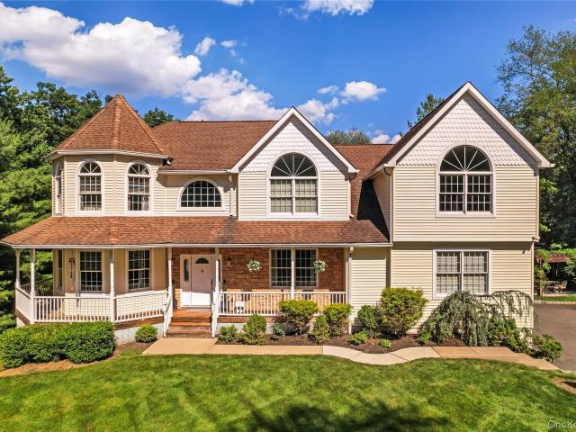 9 Ronwood Rd, Chestnut Ridge, NY 10977 | MLS #952466
