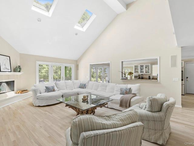 9 Rosebud Lane