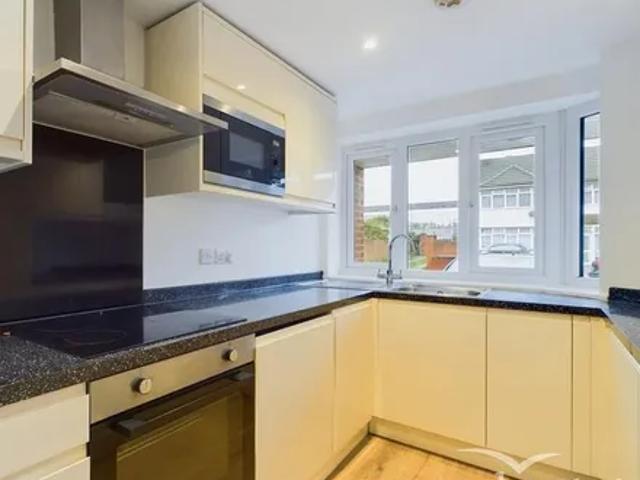 9 Rosedene Avenue, London, SW16 2LT, United Kingdom | 3 bed townhouse for rent #139545407 | Rentberry