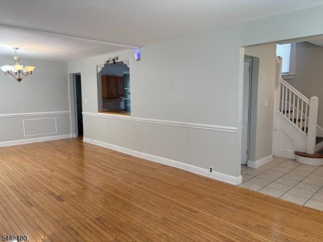 9 Royal Ave