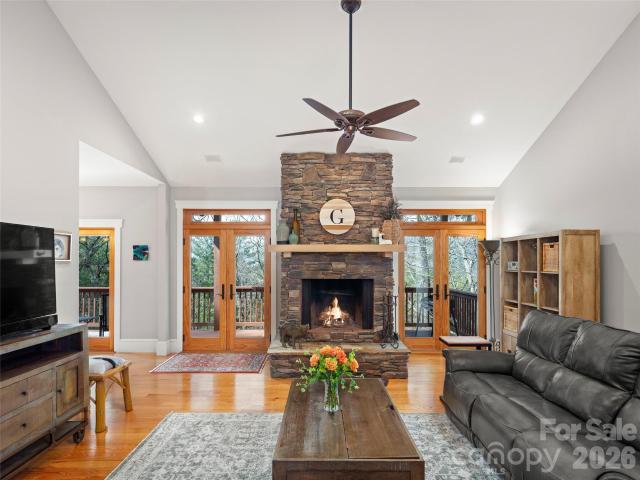 9 Stegall Ln, Asheville, NC 28805 | MLS #4350 | Compass