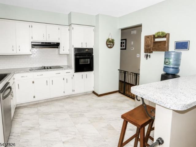 9 Stoney Brook Ln
