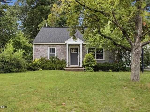 9 Sumter Ave, Guilderland, NY 12203