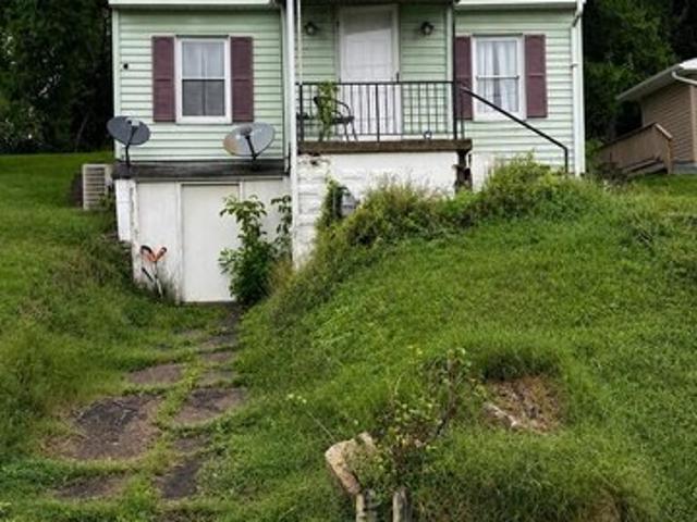 9 Suncrest Ave, Wheeling, WV 26003