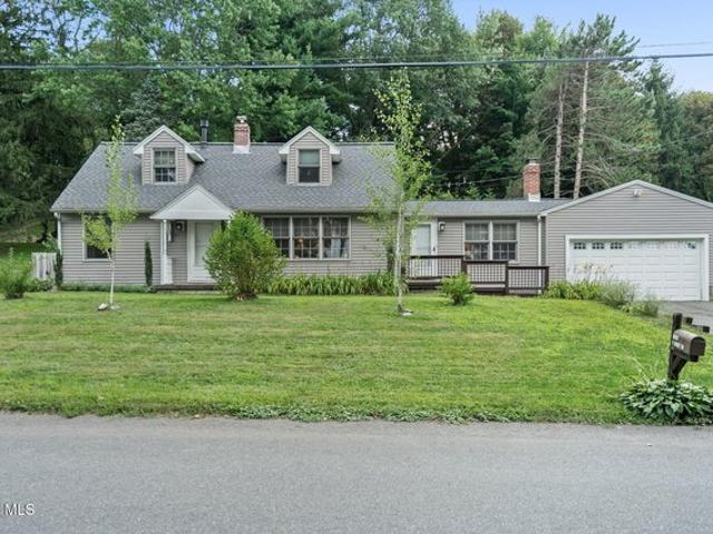 9 Sunset Dr, Troy, NY 12182