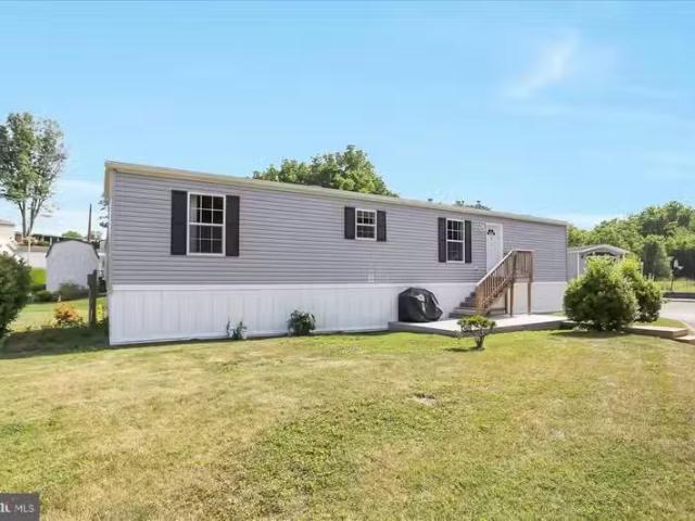 9 SUNSET DR, HERSHEY, PA 17033 Single Family Residence For Sal.