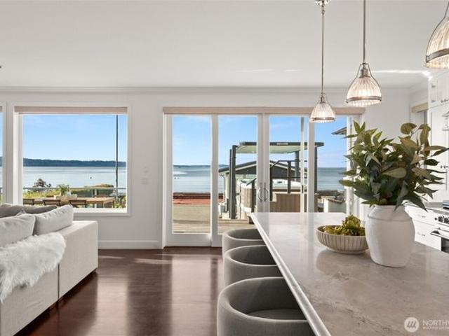 9 SW Three Tree Point Ln, Burien, WA 98166