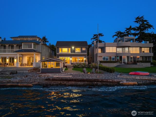 9 SW Three Tree Point Lane