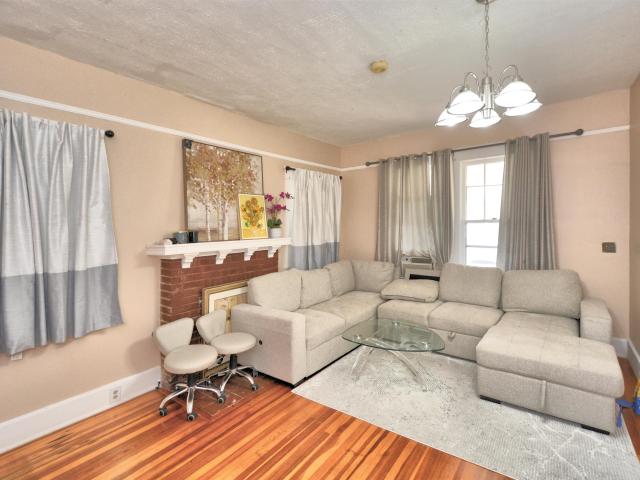 9 S Norton Avenue