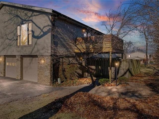 9 S Shorewood Dr, Danville, IL 61832