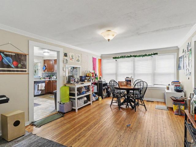 9 S Summit Street