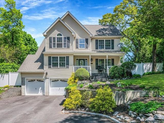 9 Saint James Dr, Sound Beach, NY 11789