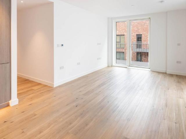 9 Samara Drive, Southall UB1 2 bed flat to rent £2,200 pcm £508 pw