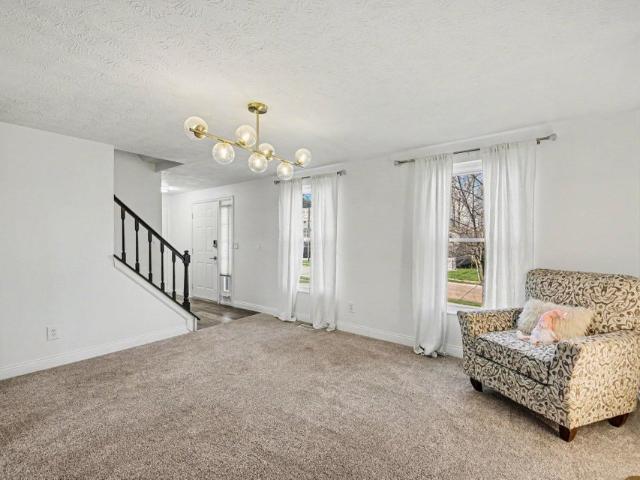 9 Sandstone Court