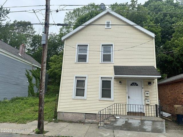 9 Sargent St, Cohoes, NY 12047